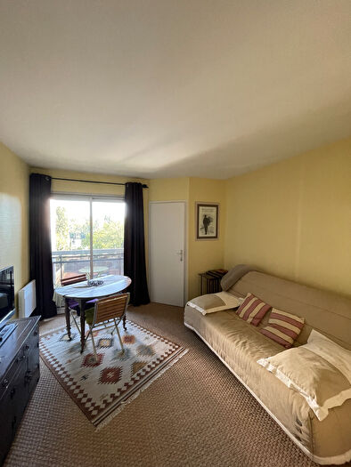 Appartement à louer - Courbevoie, Hôtel de ville - 1 pièce