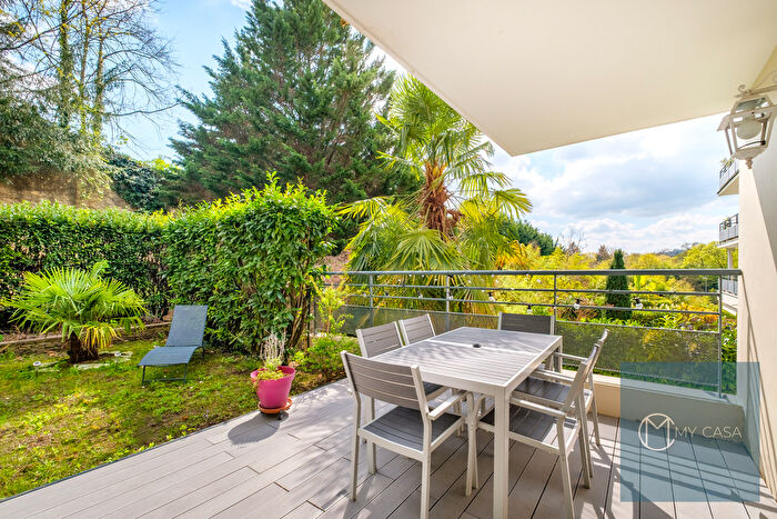 Appartement à vendre - Fontaines-sur-Saône - 3 pièces - 2 chambres