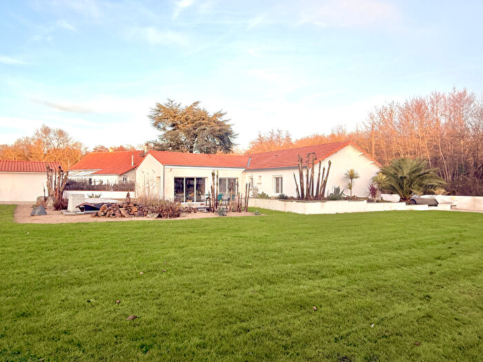 Maison à vendre - Saint-Aignan-Grandlieu - 7 pièces - 4 chambres