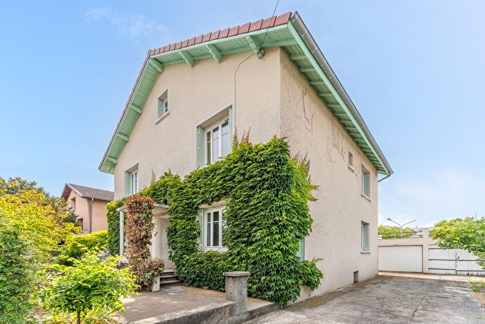 Maison 8 pièces à vendre - Vénissieux, Centre-ville