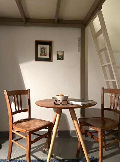 Appartement à louer - La Fourche-Guy Môquet, Paris ème arrondissement - 1 pièce