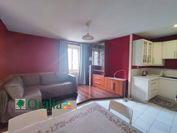 Appartement à louer - centre Ville-La Chartonnière-La Barre, Villefranche-sur-Saône - 3 pièces - 2 chambres