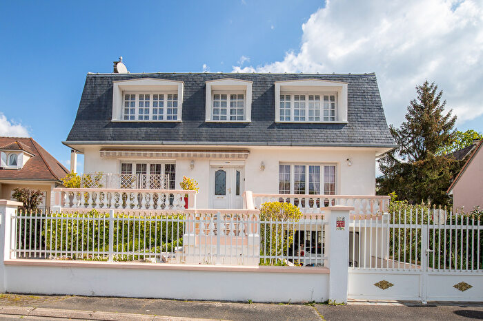 Maison à vendre - Montgeron, Saint-Hubert, Plateau, Chalandray - 8 pièces - 3 chambres