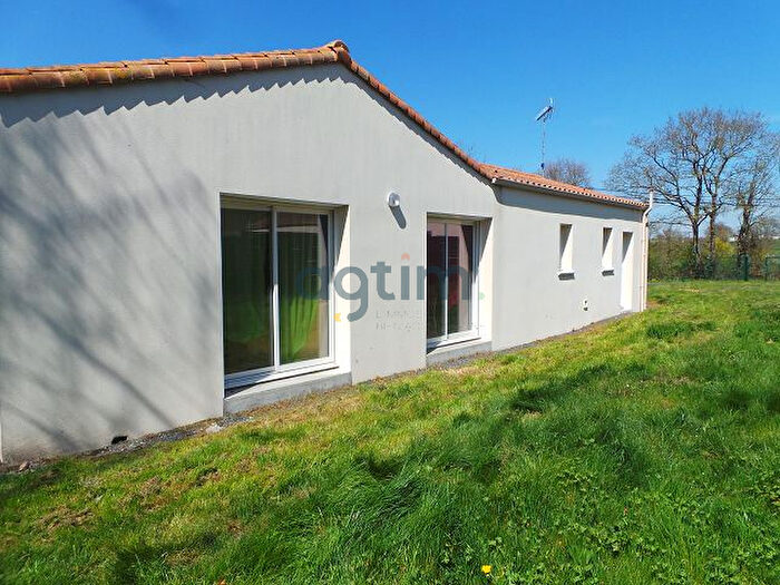 Maison à louer - Saint-Hilaire-de-Loulay - 4 pièces - 3 chambres