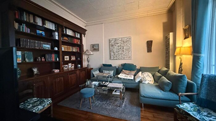 Appartement à vendre - Suresnes, Carnot, Gambetta - 3 pièces - 2 chambres