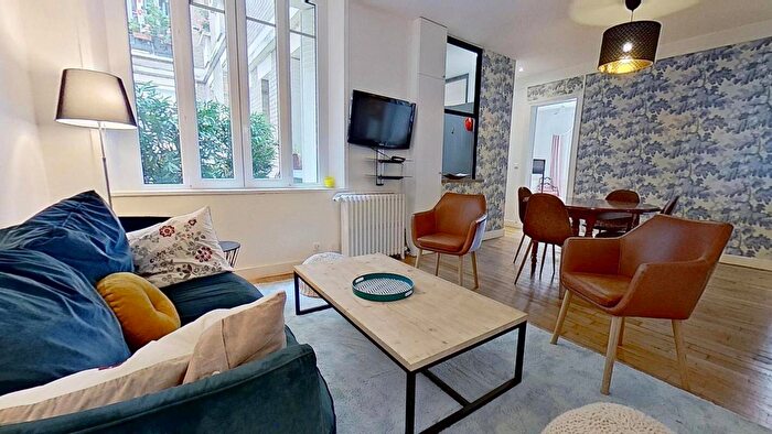 Appartement à louer - Georges Brassens, Paris ème arrondissement - 4 pièces - 3 chambres