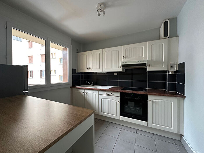 Appartement à louer - Brive-la-Gaillarde, Centre-ville, Pont Cardinal, Champanatier - 3 pièces - 2 chambres