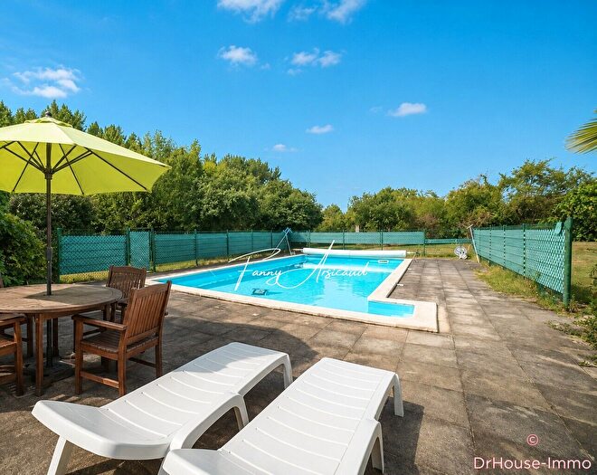 Maison 8 pièces à vendre - Le Poiré-sur-Velluire