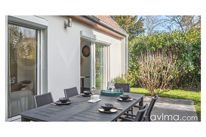 Maison à vendre - Saint-Nom-la-Bretèche - 6 pièces - 5 chambres