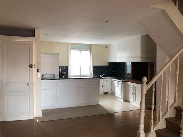 Appartement à louer - Béthune, Centre-ville - 5 pièces - 4 chambres