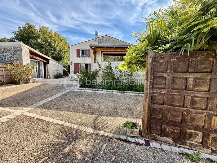 Maison à vendre - Nieul-lès-Saintes - 6 pièces - 4 chambres