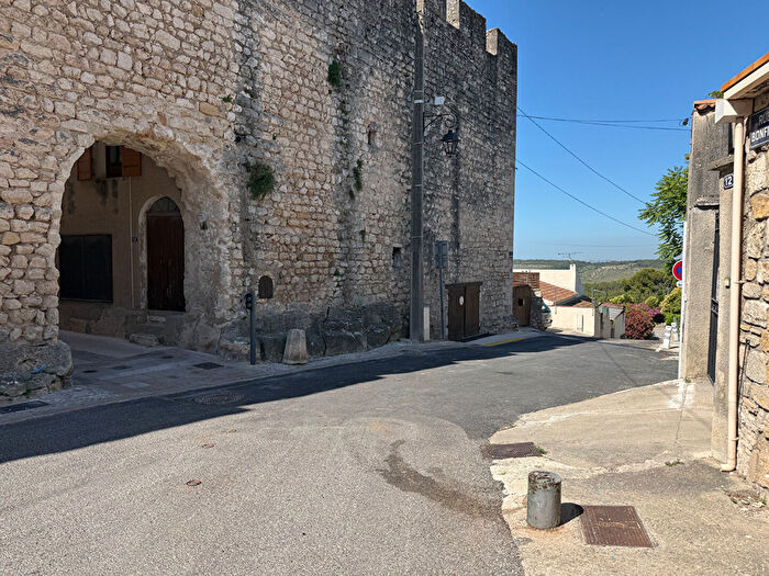 Maison 3 pièces à vendre à Saint-Mitre-les-Remparts
