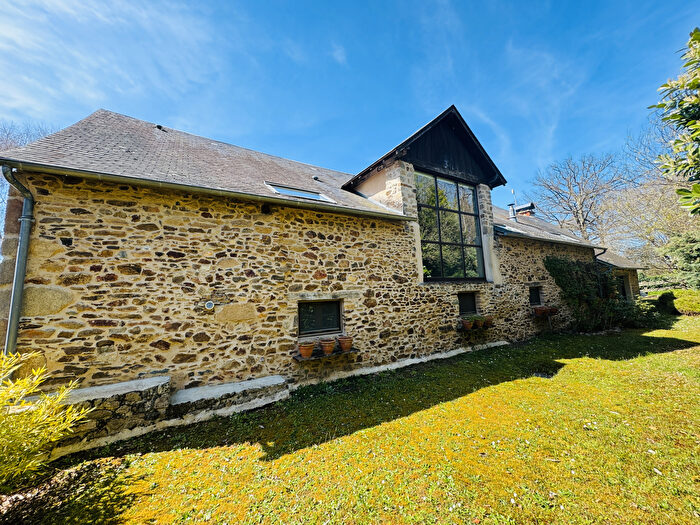 Maison à vendre - Chamboulive - 8 pièces - 6 chambres