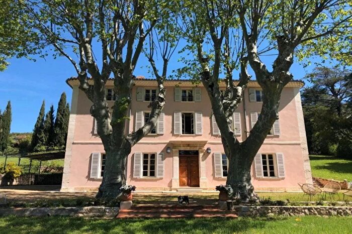 Maison 15 pièces à Aups, à vendre