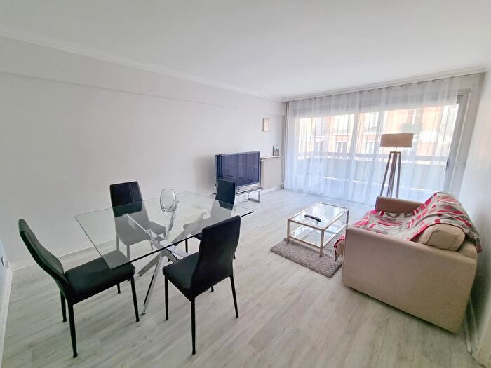 Appartement à louer - Paris e , Vaugirard, Parc des Expositions - 3 pièces - 2 chambres