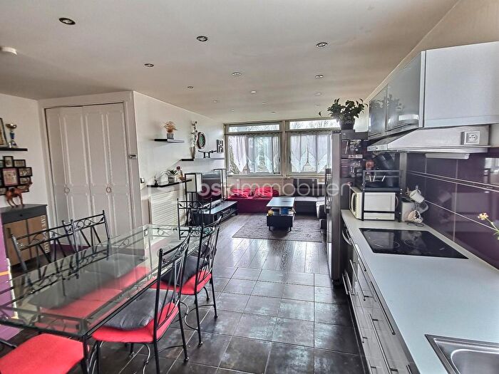 Appartement à vendre - Crosne - 3 pièces - 2 chambres