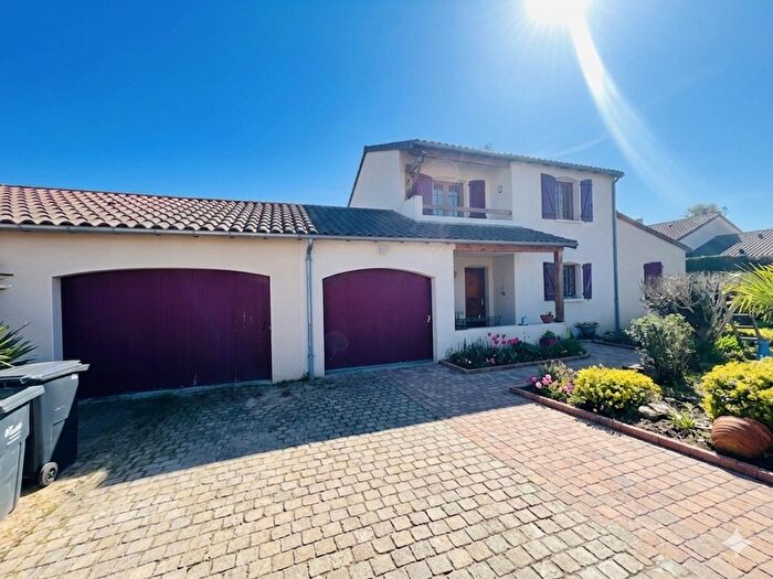 Maison à vendre - Antran - 6 pièces - 4 chambres