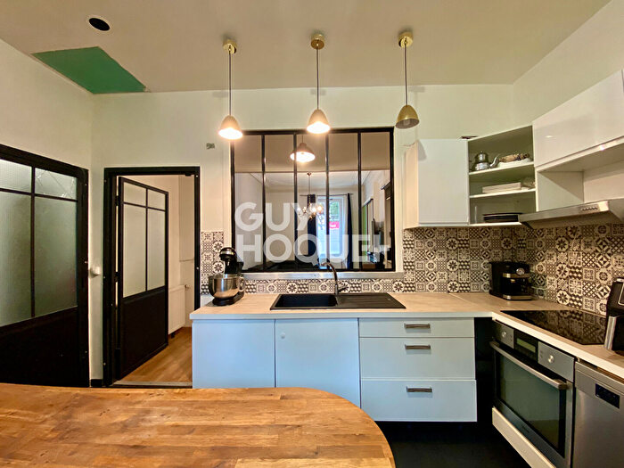 Appartement à vendre - Givors, Centre-ville - 4 pièces - 3 chambres