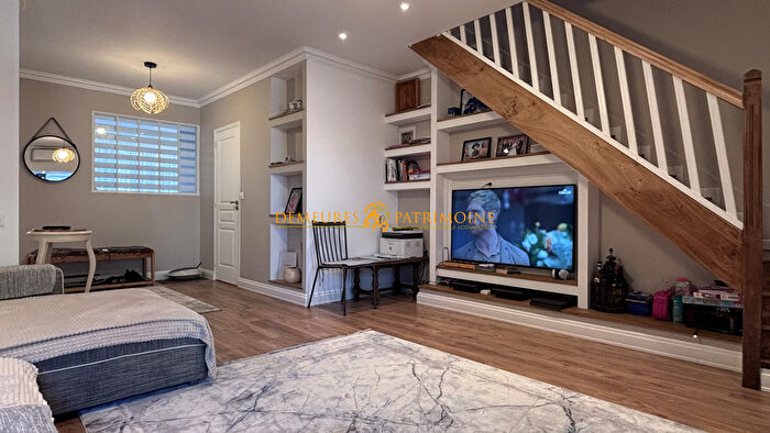 Maison à vendre - LIsle-dEspagnac - 6 pièces - 5 chambres