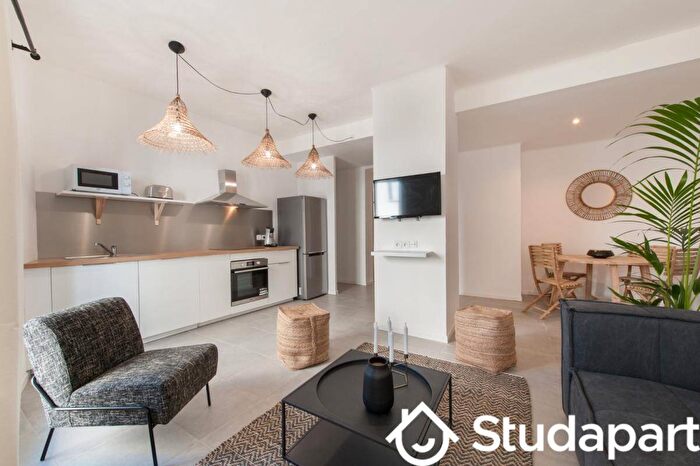 Appartement à louer - Saint Lazare, Marseille ème arrondissement - 1 pièce - 1 chambre