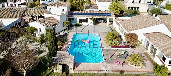 Maison à vendre - Aigues-Mortes - 8 pièces - 6 chambres