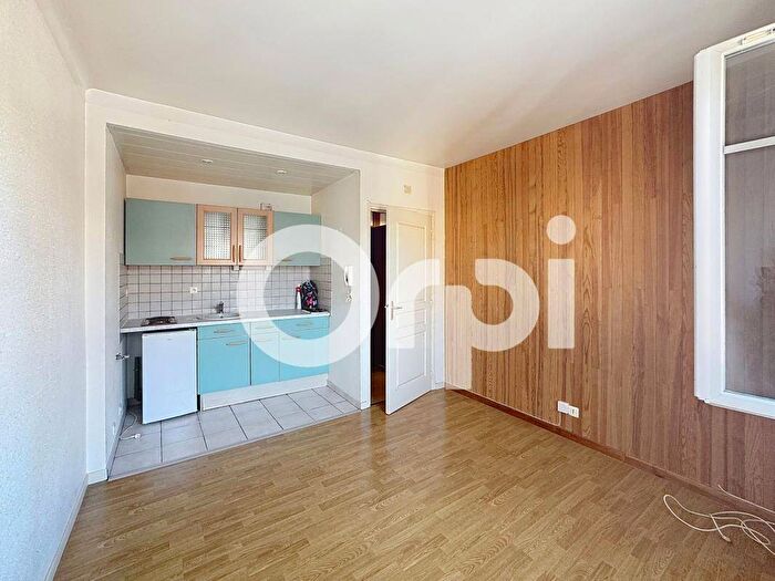 Appartement à louer - Nord, Saint-Flour - 2 pièces - 1 chambre