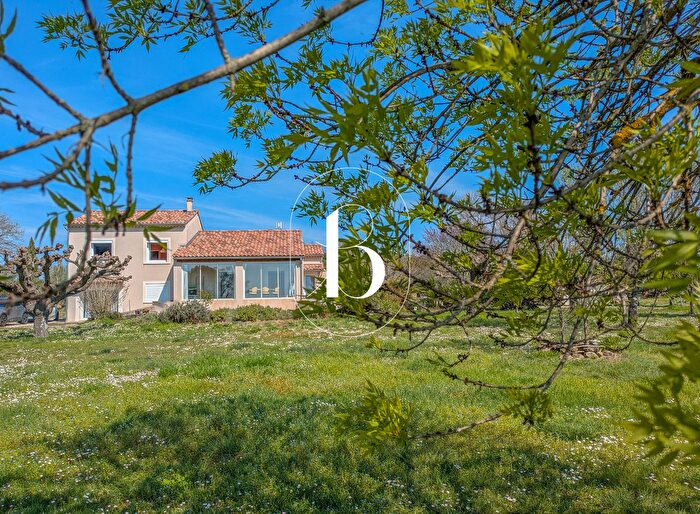 Maison 6 pièces à Barjac, à vendre
