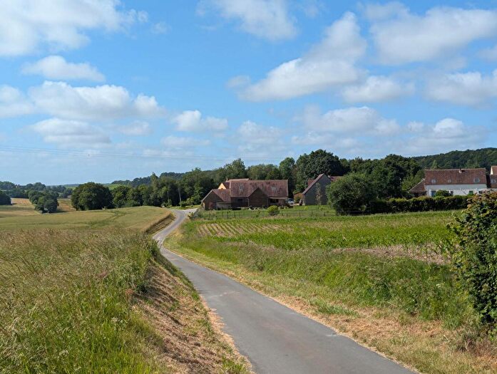 Saint-Victor-de-Buthon : Maison 8 pièces à vendre