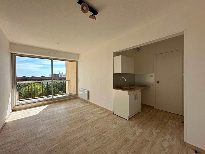 Appartement à louer - Du Guesclin, Beziers - 1 pièce