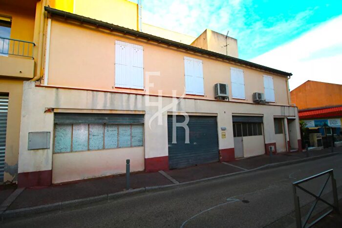 Maison à vendre - Vallauris, Centre-ville - 5 pièces - 2 chambres