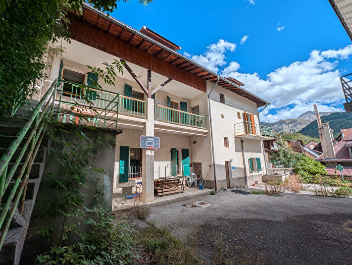 Maison 11 pièces à vendre à Allos