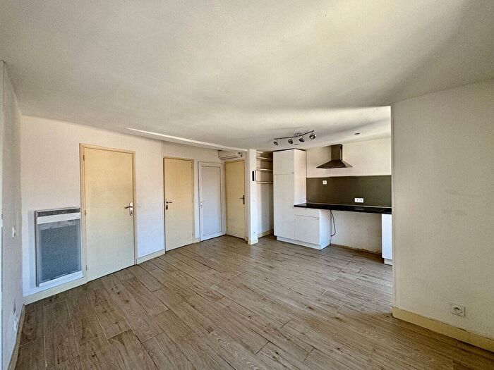 Appartement à louer - La Balance-Palais des Papes, Avignon - 1 pièce