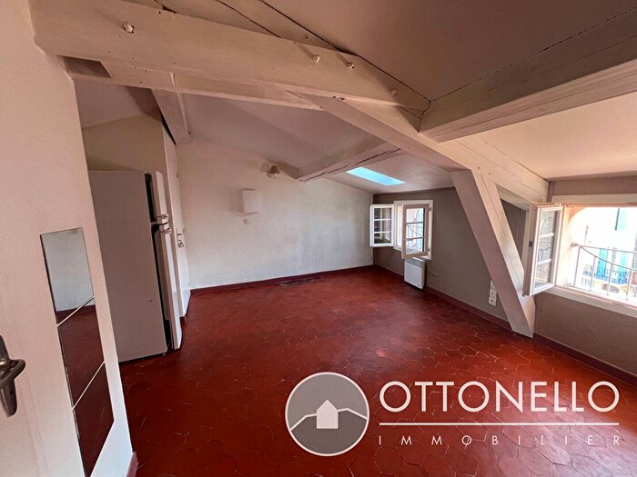 Appartement à louer - Village, Roquebrune-sur-Argens - 2 pièces - 1 chambre