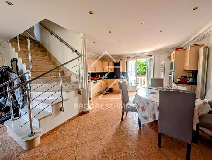 Maison à vendre - Ormesson-sur-Marne - 6 pièces - 3 chambres