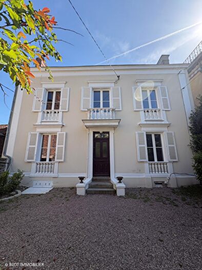 Maison 7 pièces à vendre - Quartiers Centre, Fougères, Sévigné