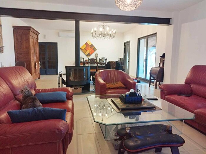 Maison à vendre - Arles, Mas-Thibert, Salin-de-Giraud - 9 pièces - 4 chambres