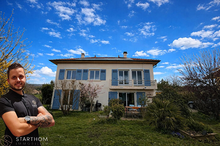 Maison à vendre - Saint-Hilaire-de-la-Côte - 7 pièces - 6 chambres