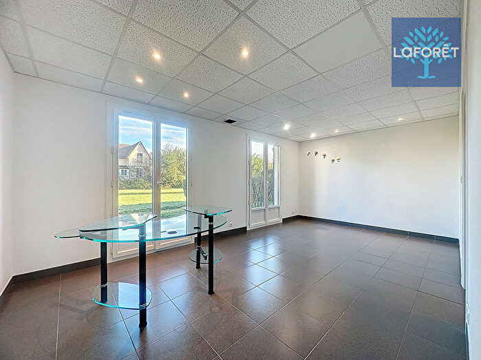 Maison à vendre - Le Mesnil-Saint-Denis - 6 pièces - 4 chambres