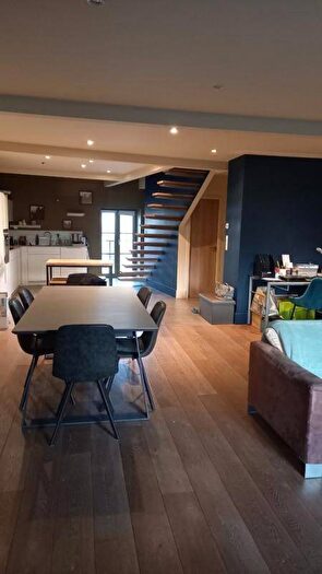 Appartement à louer - Est, Belleville - 4 pièces - 2 chambres