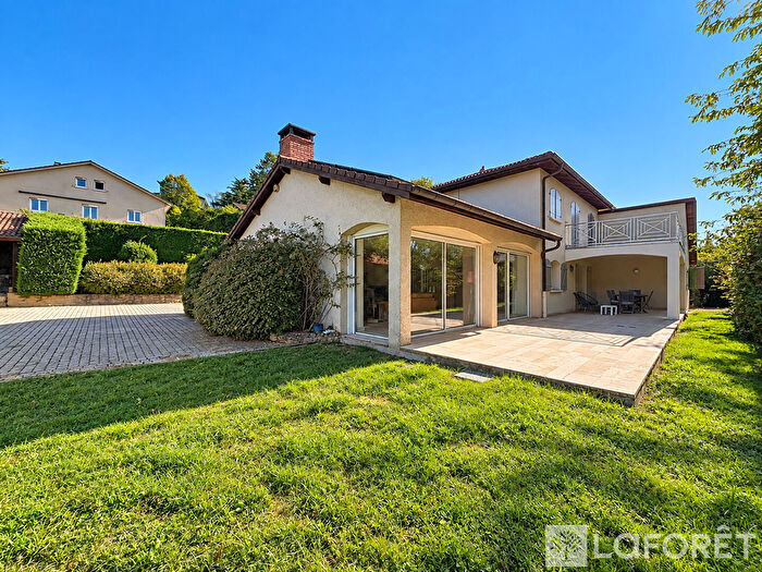 Maison 12 pièces à Bourgoin-Jallieu, à vendre