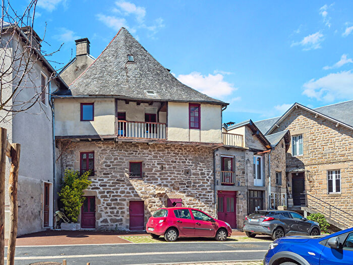 Maison 10 pièces à vendre à Treignac