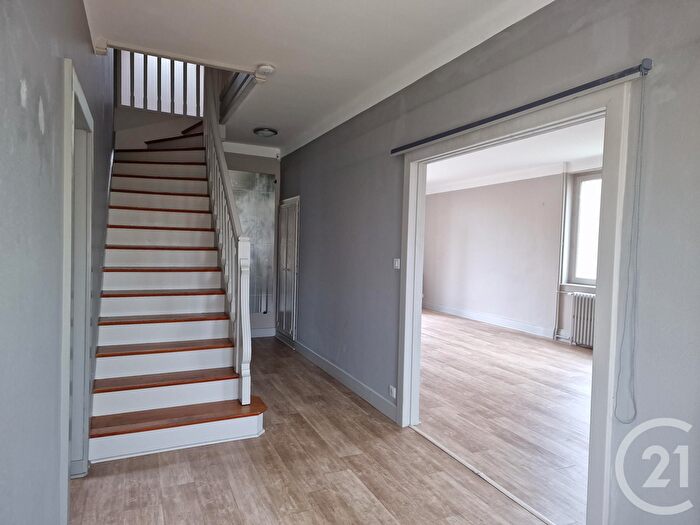 Maison 6 pièces à louer à Le Veurdre