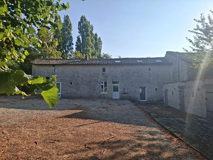 Maison 7 pièces à vendre à Chef-Boutonne