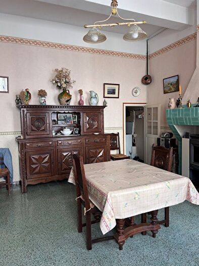 Maison 5 pièces à Maisons, à vendre