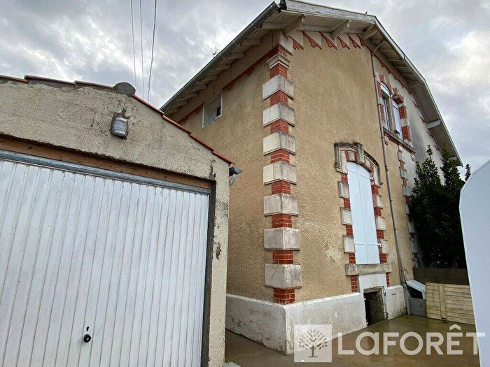 Geoffroy Martel, Saintes - Maison 3 pièces à louer