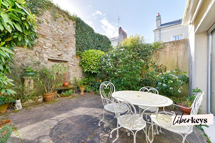 Maison à vendre - Nantes, Saint-Clément, Jardin des plantes, Caserne Lamoricière - 8 pièces - 5 chambres