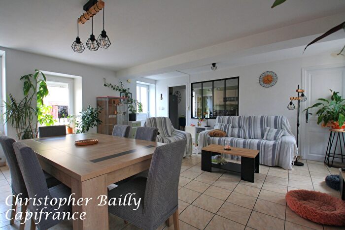 Maison 8 pièces à Issy-l'Évêque, à vendre