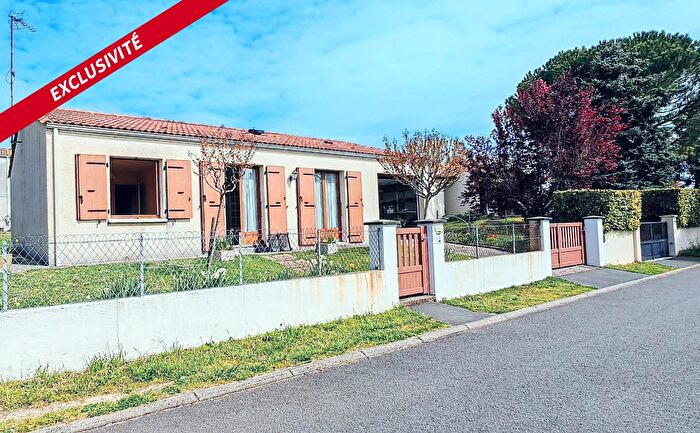 Maison à vendre - Saintes, Centre-ville - 4 pièces - 2 chambres