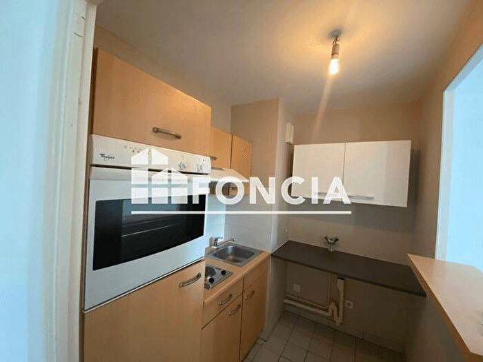 Appartement à louer - Lugny, Moissy-Cramayel - 1 pièce