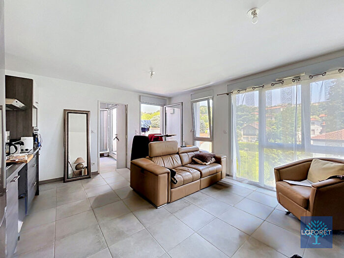 Neuville-sur-Saône - Appartement 2 pièces à louer
